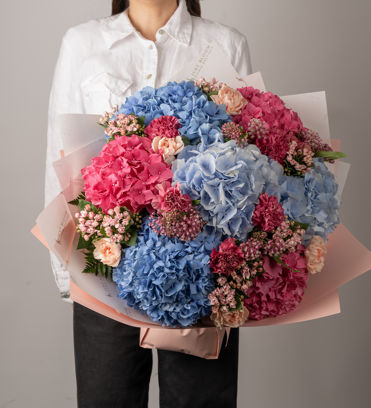 Emory Hydrangea Bouquet – Blue & Pink Dutch Flowers | Just Bloom HK